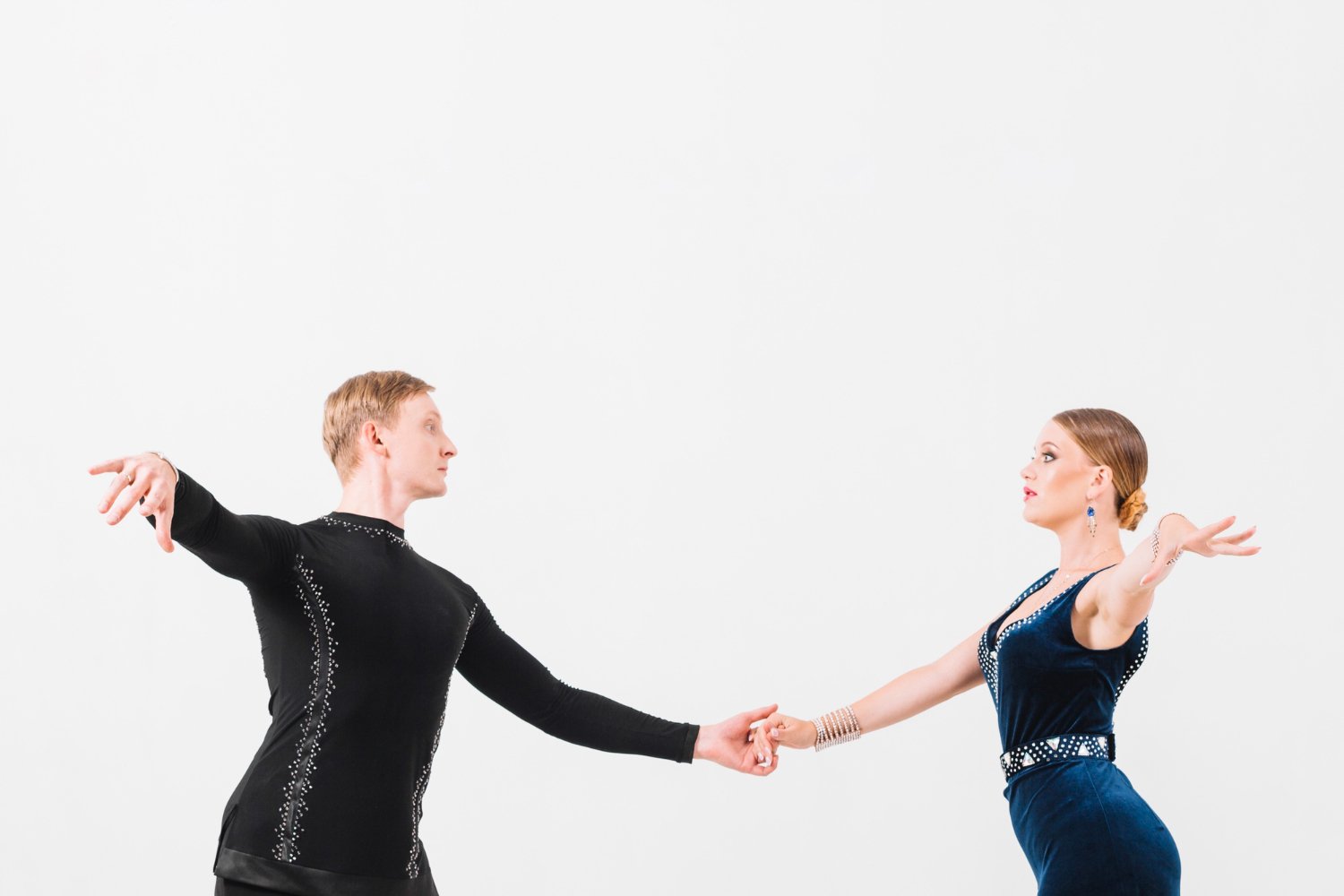 Solo vs Partner Dancing: Which One’s Right for You? – Dance Master